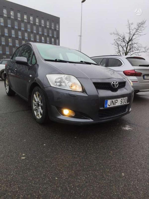 Grey Toyota Auris 2007 in Kaunas, with an engine capacity of 1.36 L and mileage of 321 thousand km for 1990 €, photo 2 on AUTOMOTO.COM.LV