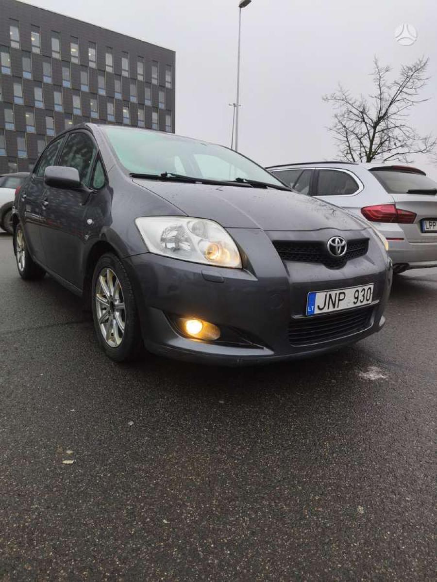 Grey Toyota Auris 2007 in Kaunas, with an engine capacity of 1.36 L and mileage of 321 thousand km for 1990 €, photo 2 on AUTOMOTO.COM.LV