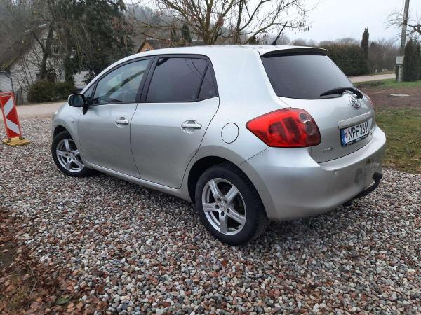 Grey Toyota Auris 2007 in Jurbarkas, with an engine capacity of 2.00 L and mileage of 284 thousand km for 1550 €, photo 3 on AUTOMOTO.COM.LV