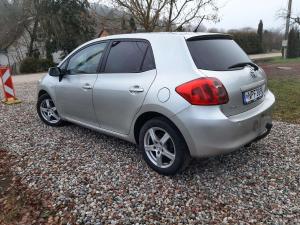 Grey Toyota Auris 2007 in Jurbarkas, with an engine capacity of 2.00 L and mileage of 284 thousand km for 1550 €, photo 3 on AUTOMOTO.COM.LV