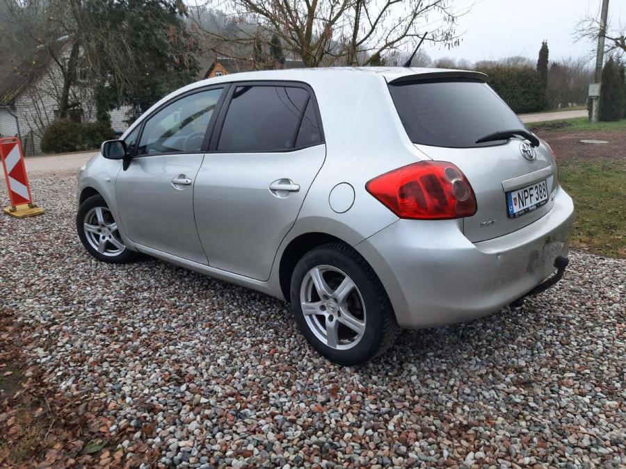 Grey Toyota Auris 2007 in Jurbarkas, with an engine capacity of 2.00 L and mileage of 284 thousand km for 1550 €, photo 3 on AUTOMOTO.COM.LV