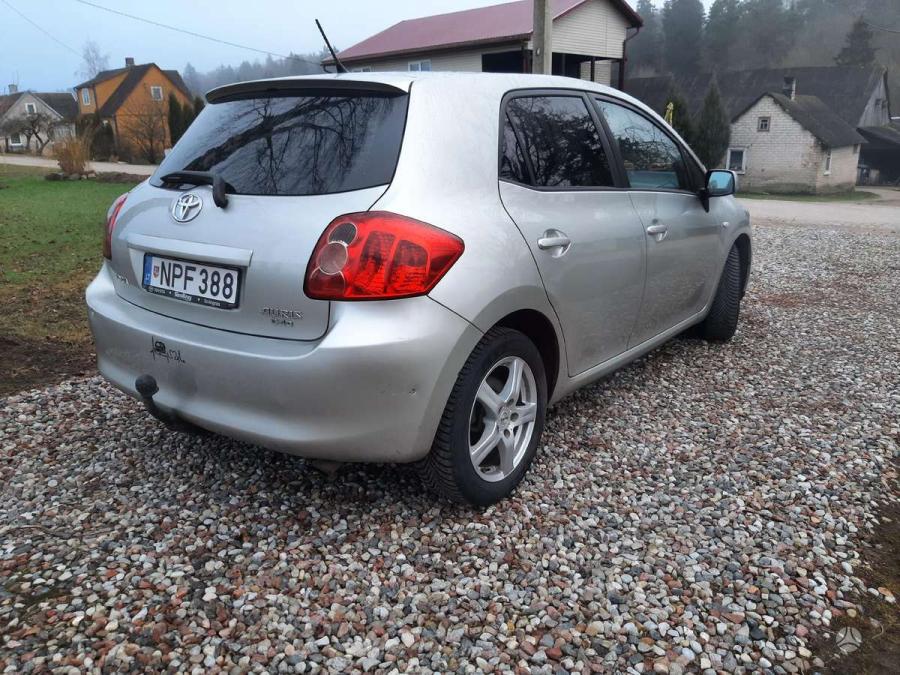 Grey Toyota Auris 2007 in Jurbarkas, with an engine capacity of 2.00 L and mileage of 284 thousand km for 1550 €, photo 4 on AUTOMOTO.COM.LV