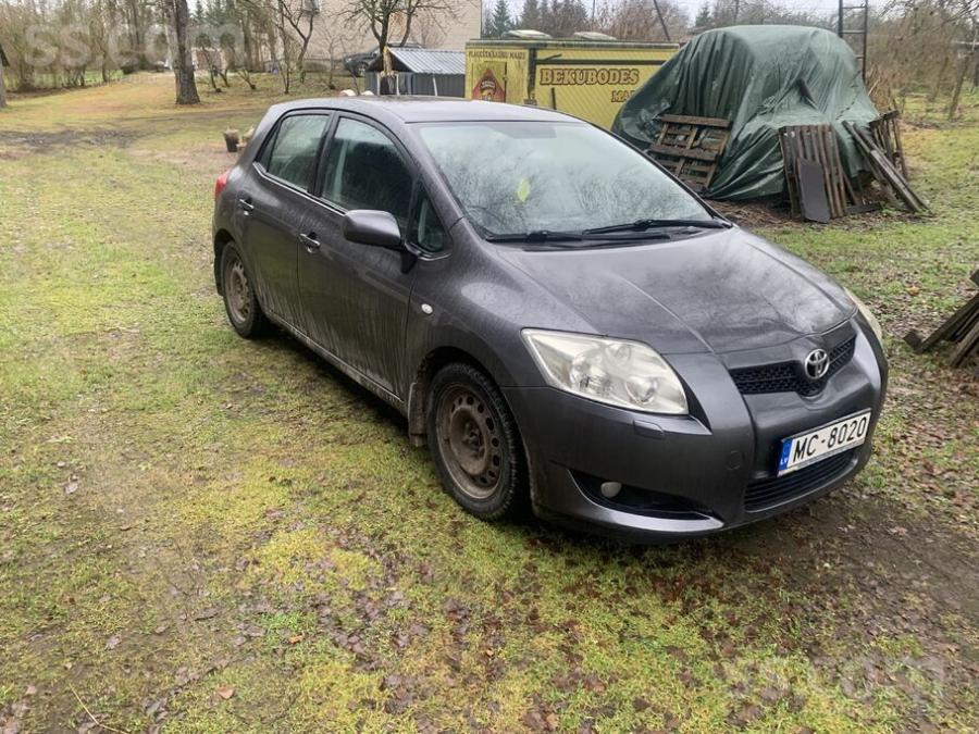 Pelēks Toyota Auris 2007 Ogre, ar dzinēja tilpumu 2.00 L un nobraukumu 292 tūkst. km par 2000 €, foto 1 vietnē AUTOMOTO.COM.LV