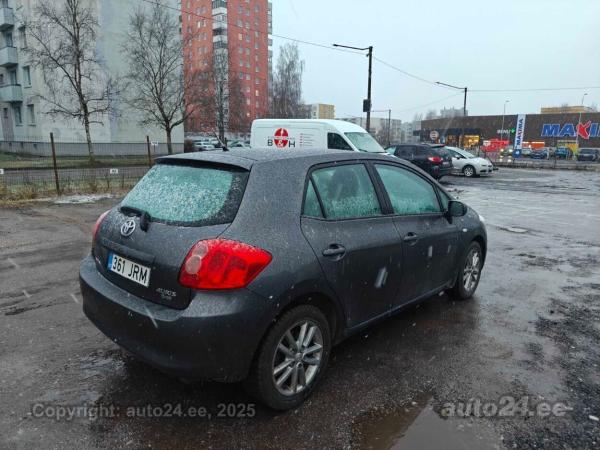 Grey Toyota Auris 2007 in Tallinn, with an engine capacity of 2.00 L and mileage of 208 thousand km for 1600 €, photo 3 on AUTOMOTO.COM.LV