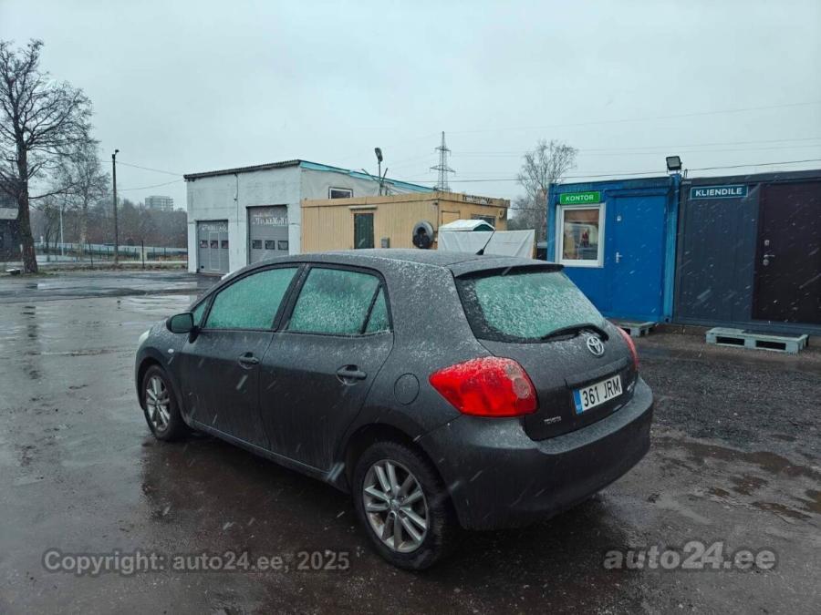 Pelēks Toyota Auris 2007 Tallina, ar dzinēja tilpumu 2.00 L un nobraukumu 208 tūkst. km par 1600 €, foto 5 vietnē AUTOMOTO.COM.LV
