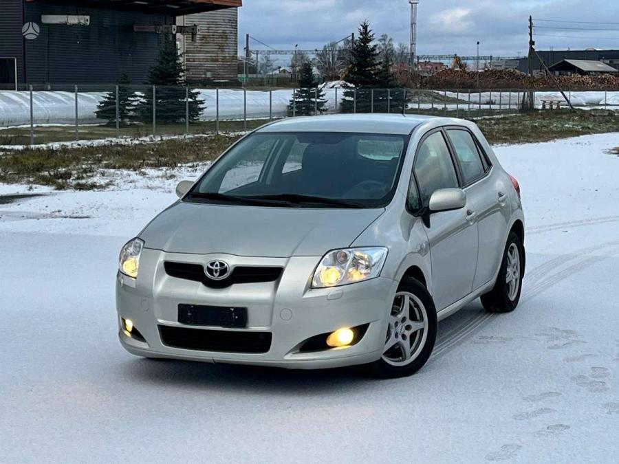 Grey Toyota Auris 2007 in Radviliskis, with an engine capacity of 1.36 L and mileage of 141 thousand km for 3050 €, photo 1 on AUTOMOTO.COM.LV