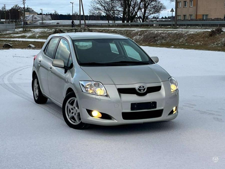 Grey Toyota Auris 2007 in Radviliskis, with an engine capacity of 1.36 L and mileage of 141 thousand km for 3050 €, photo 2 on AUTOMOTO.COM.LV