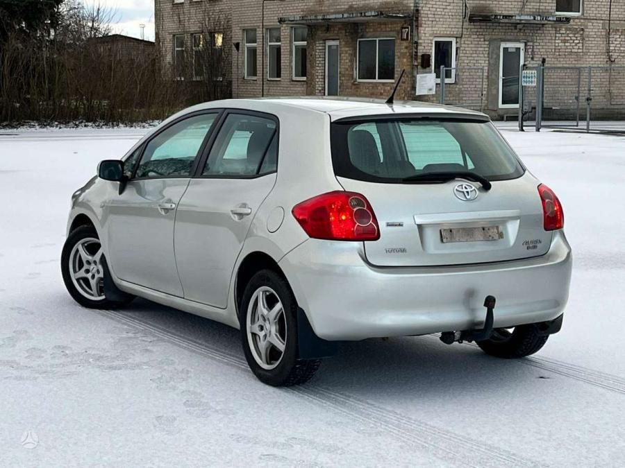 Grey Toyota Auris 2007 in Radviliskis, with an engine capacity of 1.36 L and mileage of 141 thousand km for 3050 €, photo 3 on AUTOMOTO.COM.LV