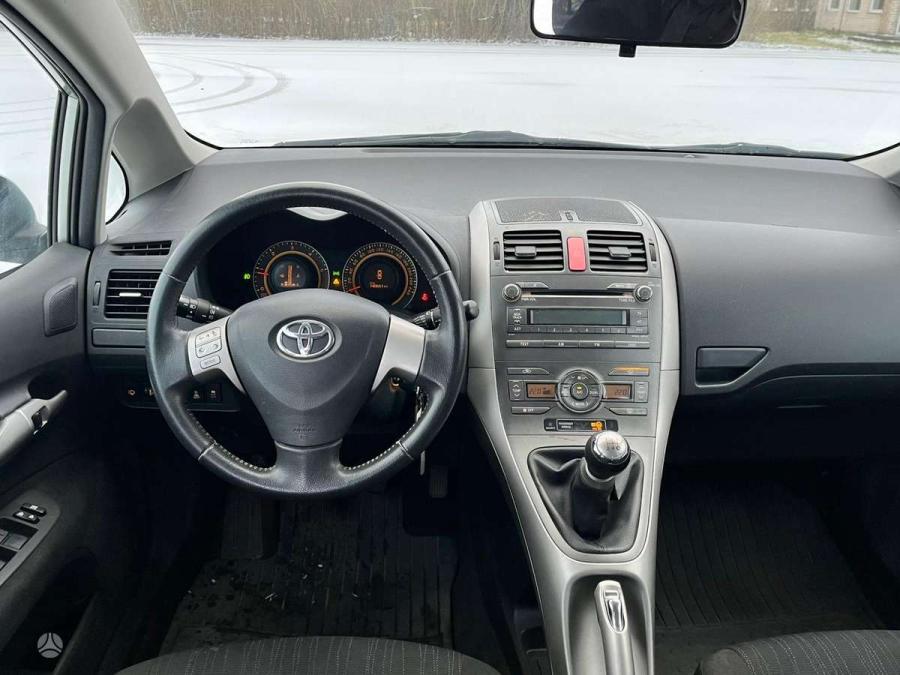 Grey Toyota Auris 2007 in Radviliskis, with an engine capacity of 1.36 L and mileage of 141 thousand km for 3050 €, photo 6 on AUTOMOTO.COM.LV