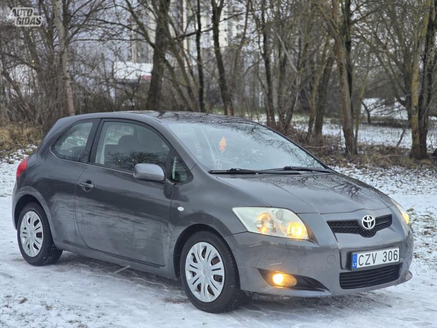 Pelēks Toyota Auris 2007 Viļņa, ar dzinēja tilpumu 1.60 L un nobraukumu 329 tūkst. km par 2000 €, foto 1 vietnē AUTOMOTO.COM.LV