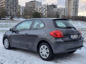 Pelēks Toyota Auris 2007 Viļņa, ar dzinēja tilpumu 1.60 L un nobraukumu 329 tūkst. km par 2000 €, foto 5 vietnē AUTOMOTO.COM.LV