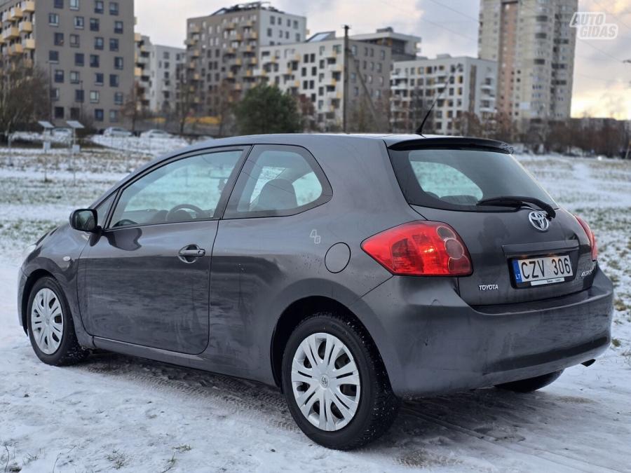 Pelēks Toyota Auris 2007 Viļņa, ar dzinēja tilpumu 1.60 L un nobraukumu 329 tūkst. km par 2000 €, foto 5 vietnē AUTOMOTO.COM.LV