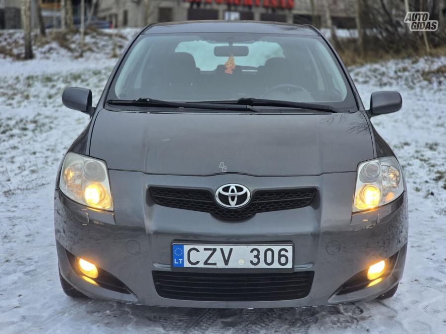 Pelēks Toyota Auris 2007 Viļņa, ar dzinēja tilpumu 1.60 L un nobraukumu 329 tūkst. km par 2000 €, foto 8 vietnē AUTOMOTO.COM.LV