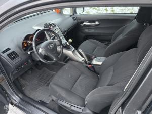 Pelēks Toyota Auris 2007 Viļņa, ar dzinēja tilpumu 1.60 L un nobraukumu 329 tūkst. km par 2000 €, foto 9 vietnē AUTOMOTO.COM.LV