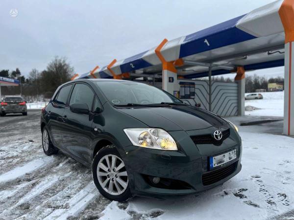 Grey Toyota Auris 2007 in Vilnius, with an engine capacity of 1.60 L and mileage of 294 thousand km for 2900 €, photo 1 on AUTOMOTO.COM.LV
