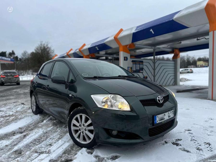 Pelēks Toyota Auris 2007 Viļņa, ar dzinēja tilpumu 1.60 L un nobraukumu 294 tūkst. km par 2900 €, foto 1 vietnē AUTOMOTO.COM.LV