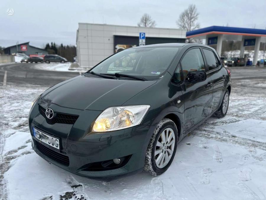 Pelēks Toyota Auris 2007 Viļņa, ar dzinēja tilpumu 1.60 L un nobraukumu 294 tūkst. km par 2900 €, foto 2 vietnē AUTOMOTO.COM.LV