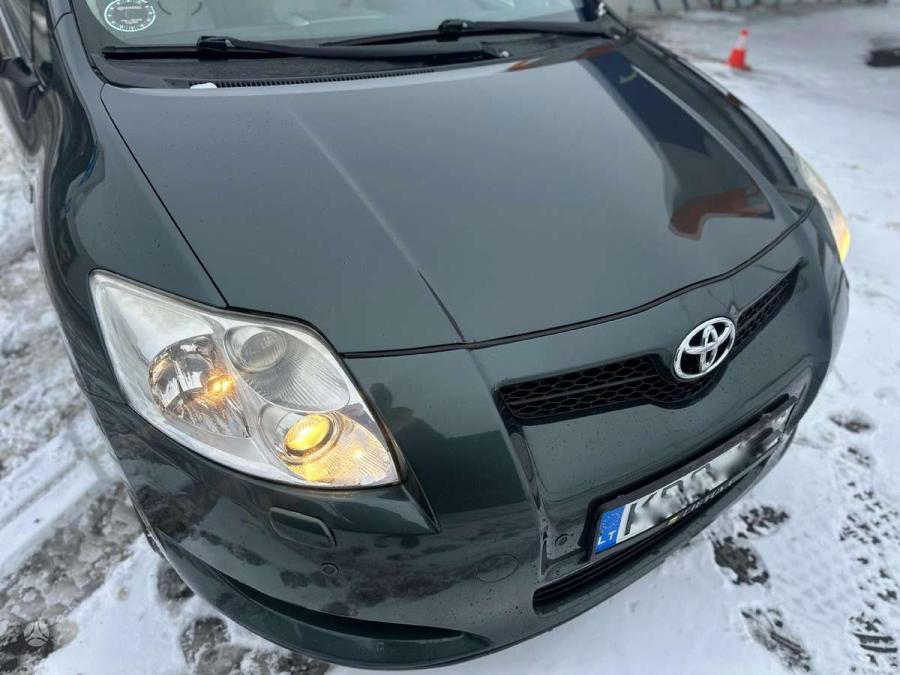 Pelēks Toyota Auris 2007 Viļņa, ar dzinēja tilpumu 1.60 L un nobraukumu 294 tūkst. km par 2900 €, foto 8 vietnē AUTOMOTO.COM.LV
