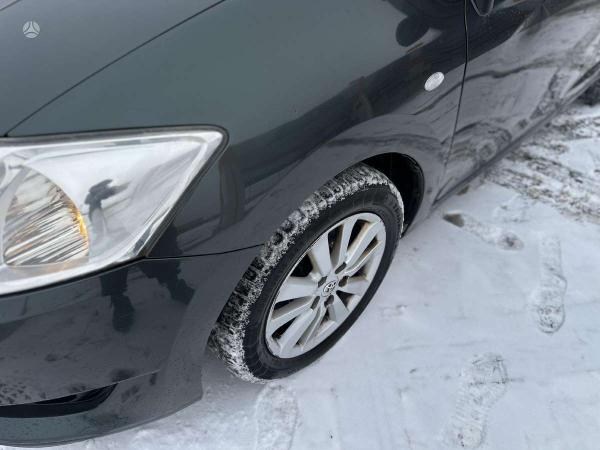 Grey Toyota Auris 2007 in Vilnius, with an engine capacity of 1.60 L and mileage of 294 thousand km for 2900 €, photo 10 on AUTOMOTO.COM.LV