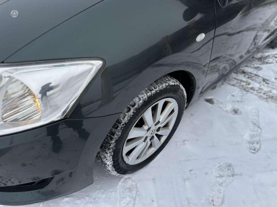 Pelēks Toyota Auris 2007 Viļņa, ar dzinēja tilpumu 1.60 L un nobraukumu 294 tūkst. km par 2900 €, foto 10 vietnē AUTOMOTO.COM.LV