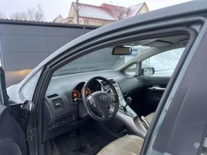 Pelēks Toyota Auris 2007 Viļņa, ar dzinēja tilpumu 1.60 L un nobraukumu 294 tūkst. km par 2900 €, foto 13 vietnē AUTOMOTO.COM.LV