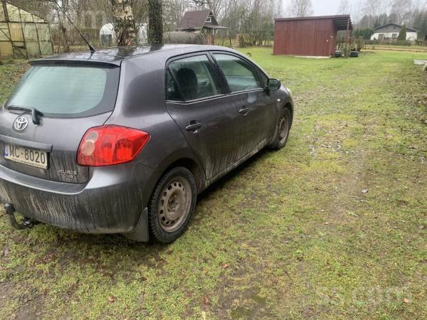 Grey Toyota Auris 2007 in Ogre, with an engine capacity of 2.00 L and mileage of 296 thousand km for 1700 €, photo 3 on AUTOMOTO.COM.LV