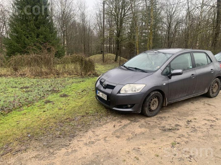Pelēks Toyota Auris 2007 Ogre, ar dzinēja tilpumu 2.00 L un nobraukumu 296 tūkst. km par 1700 €, foto 4 vietnē AUTOMOTO.COM.LV
