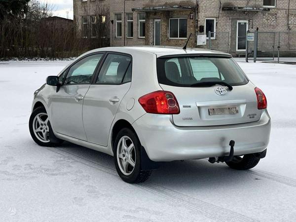 Pelēks Toyota Auris 2007 Radviliškis, ar dzinēja tilpumu 1.36 L un nobraukumu 144 tūkst. km par 2750 €, foto 3 vietnē AUTOMOTO.COM.LV