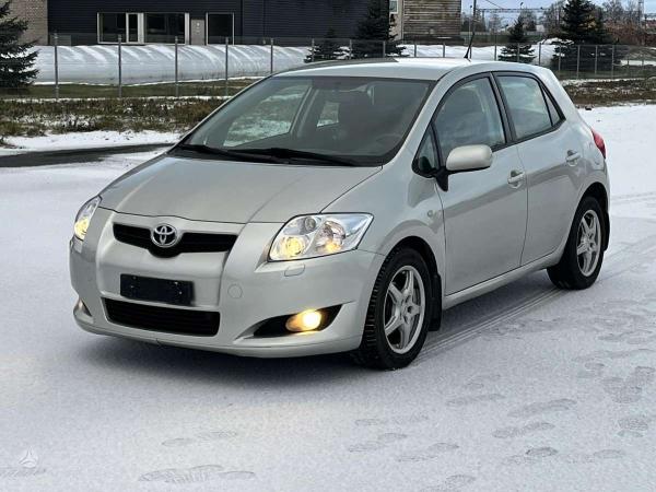 Pelēks Toyota Auris 2007 Radviliškis, ar dzinēja tilpumu 1.36 L un nobraukumu 144 tūkst. km par 2750 €, foto 4 vietnē AUTOMOTO.COM.LV