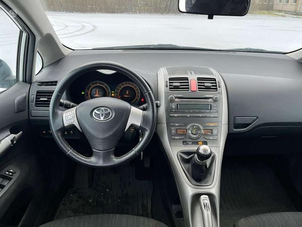 Pelēks Toyota Auris 2007 Radviliškis, ar dzinēja tilpumu 1.36 L un nobraukumu 144 tūkst. km par 2750 €, foto 7 vietnē AUTOMOTO.COM.LV