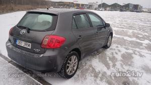 Grey Toyota Auris 2007 in Tallinn, with an engine capacity of 2.00 L and mileage of 201 thousand km for 2488 €, photo 2 on AUTOMOTO.COM.LV