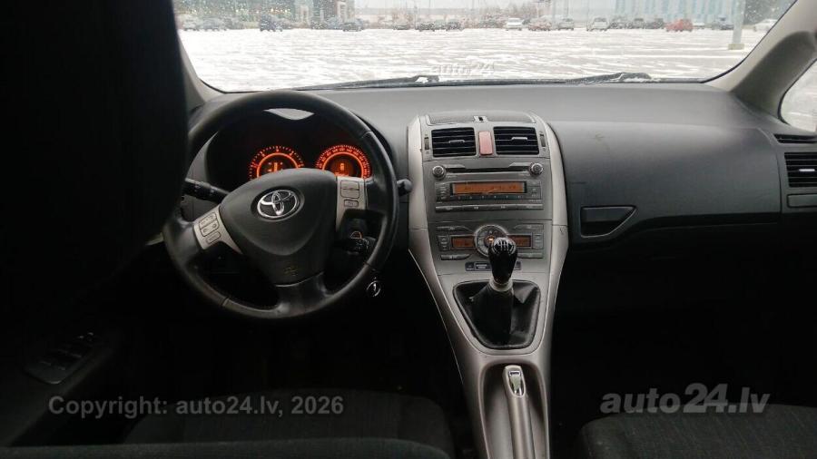 Grey Toyota Auris 2007 in Tallinn, with an engine capacity of 2.00 L and mileage of 201 thousand km for 2488 €, photo 6 on AUTOMOTO.COM.LV