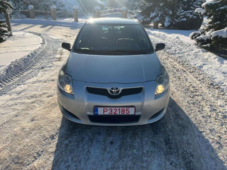 Grey Toyota Auris 2007 in Vilnius, with an engine capacity of 1.36 L and mileage of 250 thousand km for 2150 €, photo 1 on AUTOMOTO.COM.LV