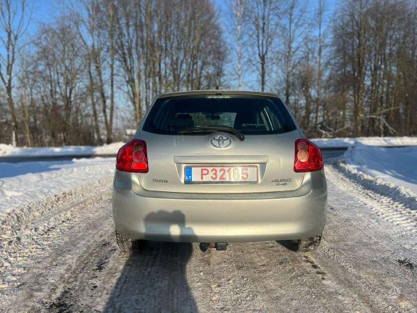 Pelēks Toyota Auris 2007 Viļņa, ar dzinēja tilpumu 1.36 L un nobraukumu 250 tūkst. km par 2150 €, foto 5 vietnē AUTOMOTO.COM.LV