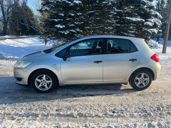 Pelēks Toyota Auris 2007 Viļņa, ar dzinēja tilpumu 1.36 L un nobraukumu 250 tūkst. km par 2150 €, foto 7 vietnē AUTOMOTO.COM.LV