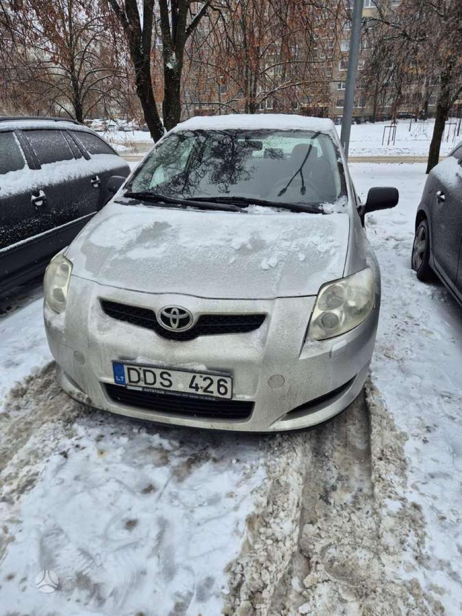 Pelēks Toyota Auris 2007 Kauņa, ar dzinēja tilpumu 1.40 L un nobraukumu 245 tūkst. km par 2200 €, foto 1 vietnē AUTOMOTO.COM.LV