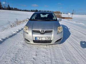 Pelēks Toyota Auris 2007 Viļņa, ar dzinēja tilpumu 2.00 L un nobraukumu 302 tūkst. km par 2300 €, foto  vietnē AUTOMOTO.COM.LV