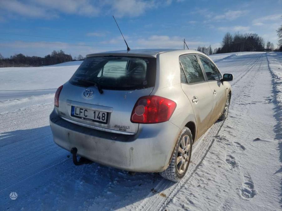 Pelēks Toyota Auris 2007 Viļņa, ar dzinēja tilpumu 2.00 L un nobraukumu 302 tūkst. km par 2300 €, foto 4 vietnē AUTOMOTO.COM.LV