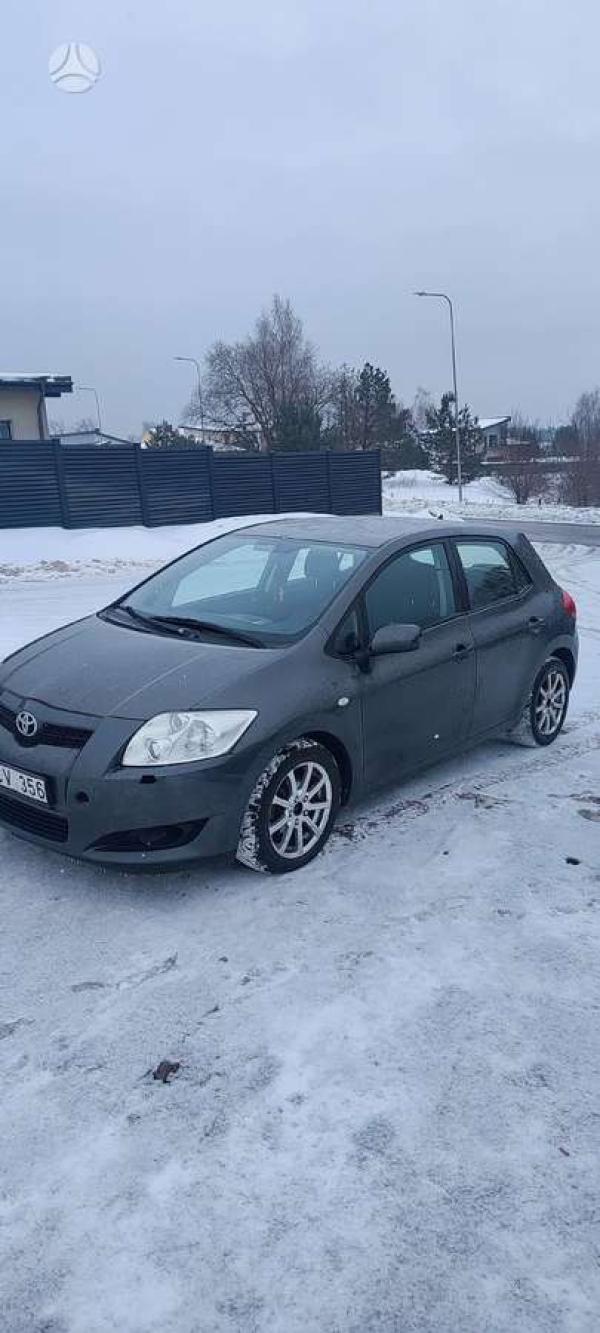 Grey Toyota Auris 2007 in Vilnius, with an engine capacity of 1.36 L and mileage of 305 thousand km for 1800 €, photo 2 on AUTOMOTO.COM.LV