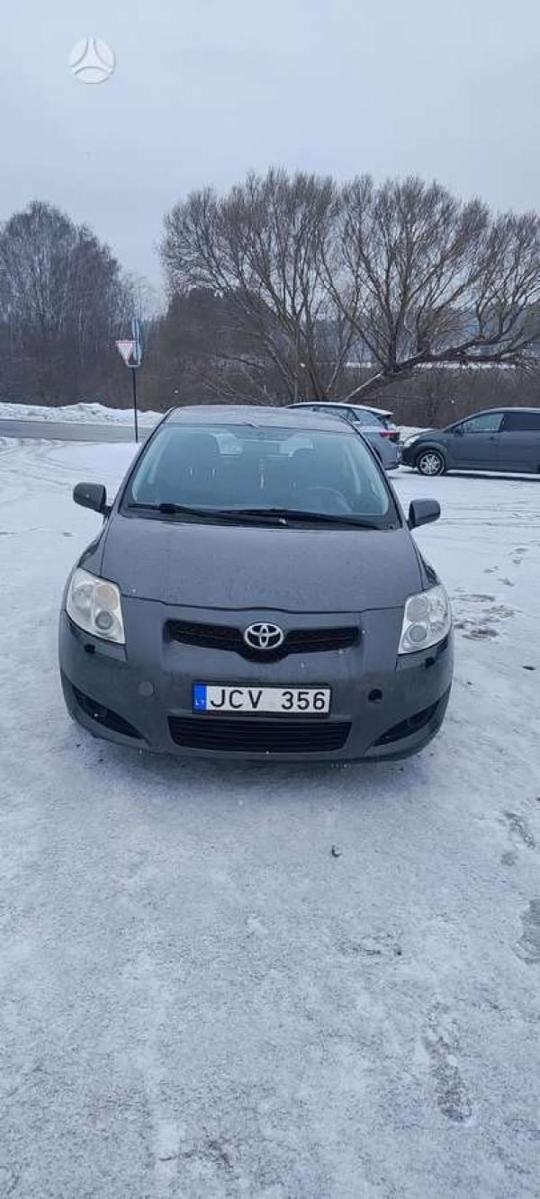 Grey Toyota Auris 2007 in Vilnius, with an engine capacity of 1.36 L and mileage of 305 thousand km for 1800 €, photo 3 on AUTOMOTO.COM.LV