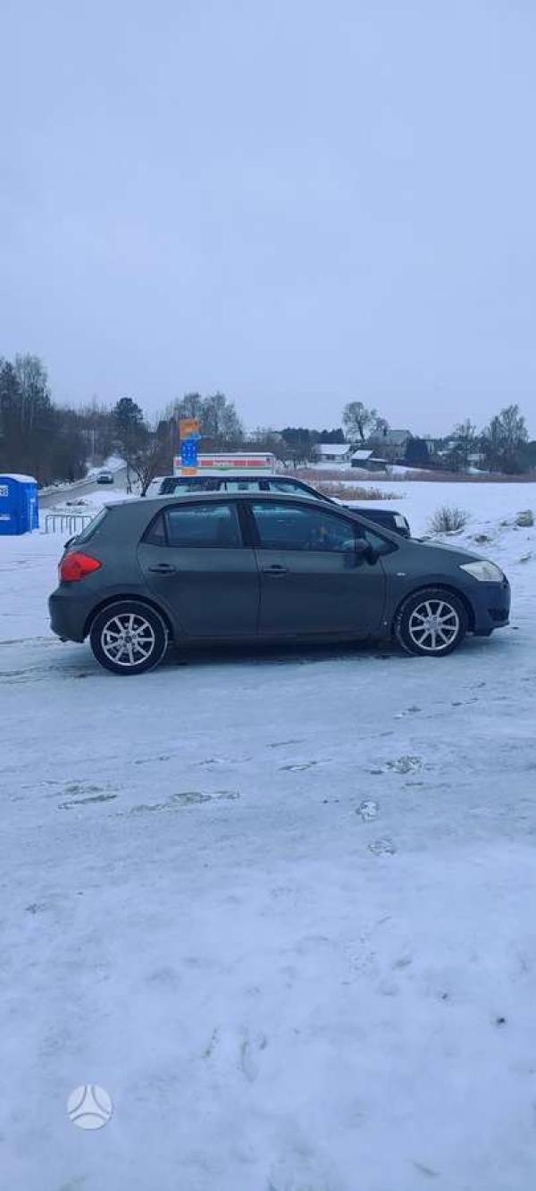 Grey Toyota Auris 2007 in Vilnius, with an engine capacity of 1.36 L and mileage of 305 thousand km for 1800 €, photo 5 on AUTOMOTO.COM.LV