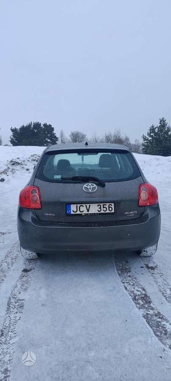 Grey Toyota Auris 2007 in Vilnius, with an engine capacity of 1.36 L and mileage of 305 thousand km for 1800 €, photo 7 on AUTOMOTO.COM.LV