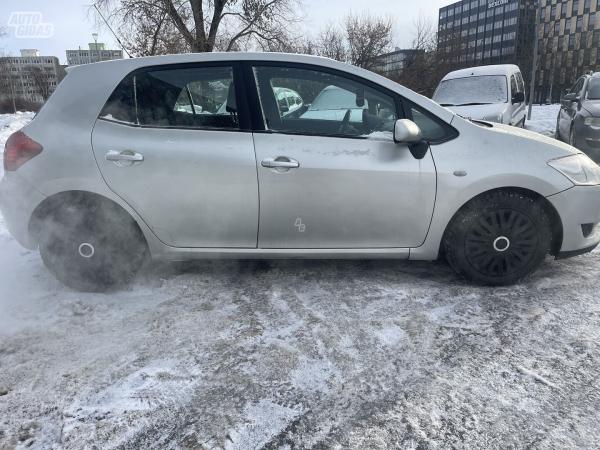 Grey Toyota Auris 2007 in Vilnius, with an engine capacity of 2.00 L and mileage of 260 thousand km for 1700 €, photo 7 on AUTOMOTO.COM.LV