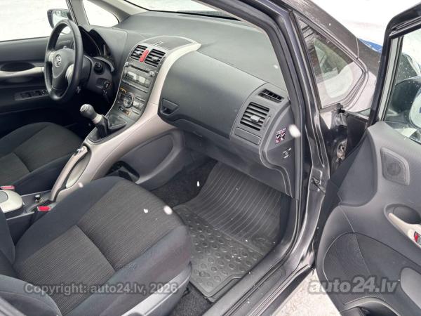 Pelēks Toyota Auris 2007 Paide, ar dzinēja tilpumu 1.60 L un nobraukumu 234 tūkst. km par 2990 €, foto 9 vietnē AUTOMOTO.COM.LV