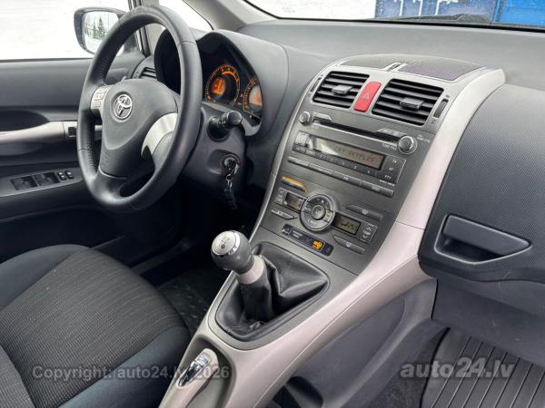Grey Toyota Auris 2007 in Paide, with an engine capacity of 1.60 L and mileage of 234 thousand km for 2990 €, photo 8 on AUTOMOTO.COM.LV