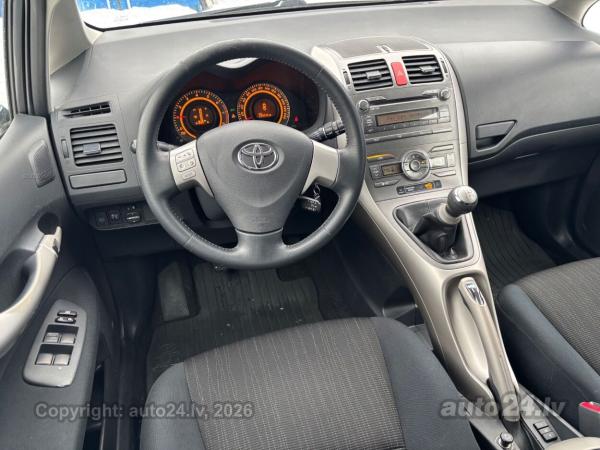 Grey Toyota Auris 2007 in Paide, with an engine capacity of 1.60 L and mileage of 234 thousand km for 2990 €, photo 11 on AUTOMOTO.COM.LV
