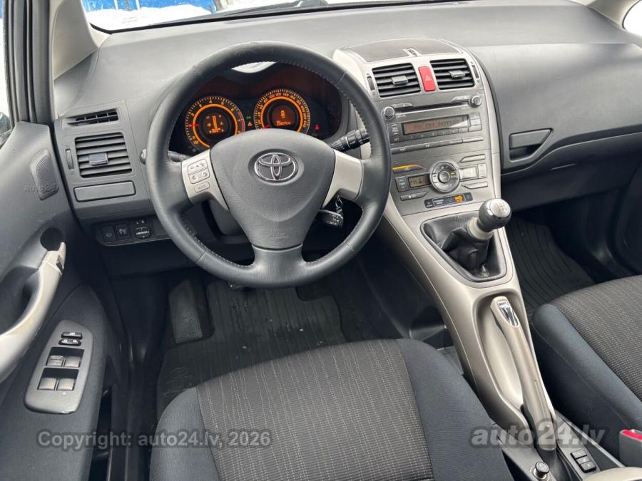 Pelēks Toyota Auris 2007 Paide, ar dzinēja tilpumu 1.60 L un nobraukumu 234 tūkst. km par 2990 €, foto 11 vietnē AUTOMOTO.COM.LV