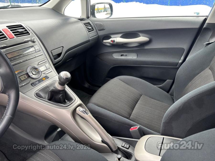 Pelēks Toyota Auris 2007 Paide, ar dzinēja tilpumu 1.60 L un nobraukumu 234 tūkst. km par 2990 €, foto 12 vietnē AUTOMOTO.COM.LV