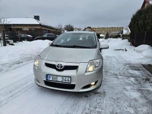 Pelēks Toyota Auris 2007 Viļņa, ar dzinēja tilpumu 1.60 L un nobraukumu 133 tūkst. km par 3200 €, foto 3 vietnē AUTOMOTO.COM.LV