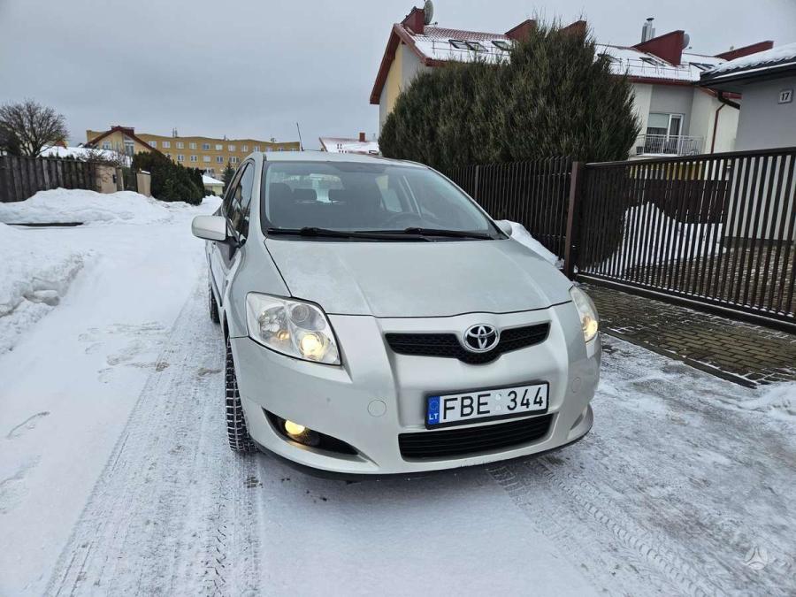 Pelēks Toyota Auris 2007 Viļņa, ar dzinēja tilpumu 1.60 L un nobraukumu 133 tūkst. km par 3200 €, foto 4 vietnē AUTOMOTO.COM.LV